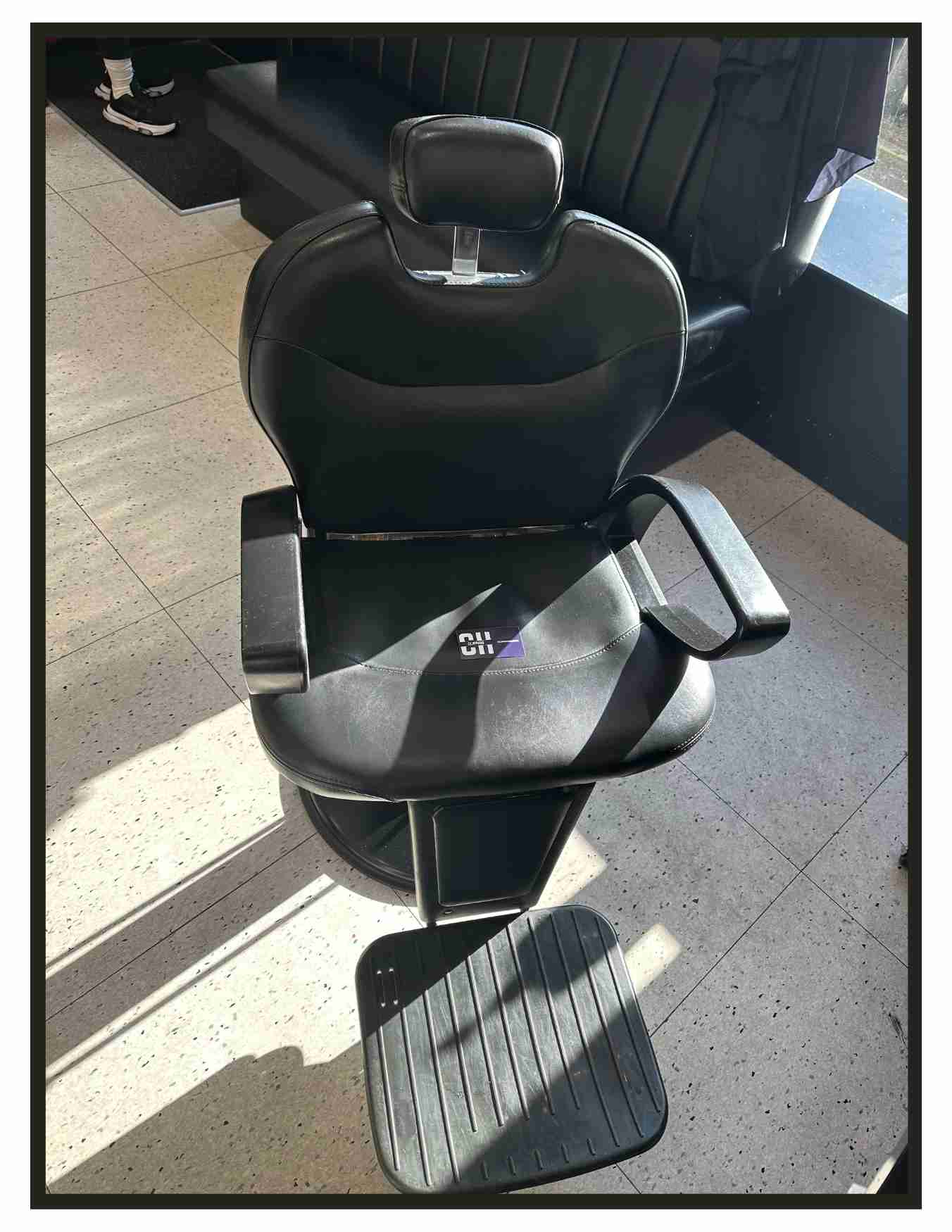 Best Barber Chairs: (Give These Classic Chairs A Go In 2024)